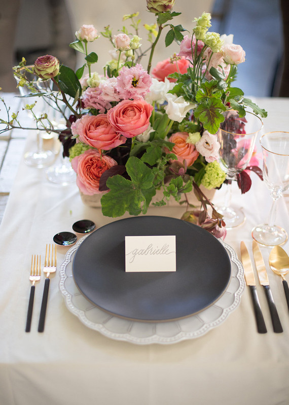 Modern place setting | Wedding & Party Ideas | 100 Layer Cake