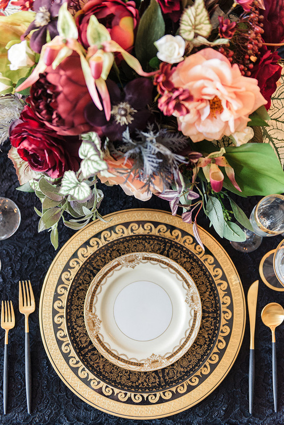 Lux holiday decor ideas | Wedding & Party Ideas | 100 Layer Cake